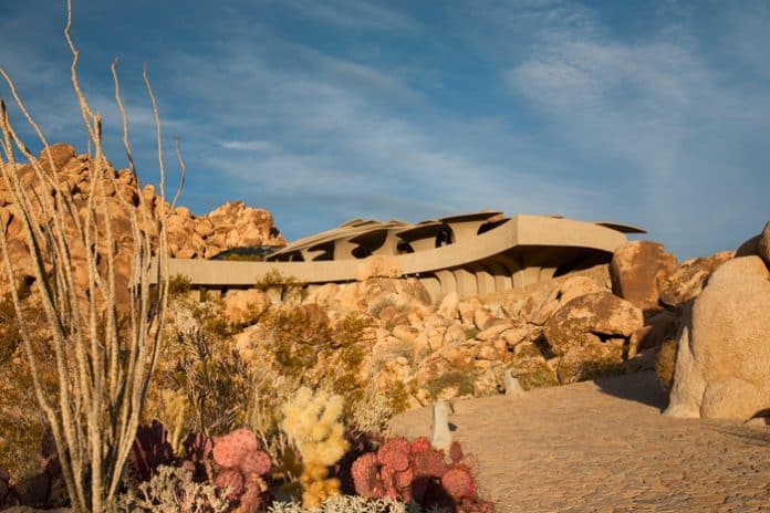 Kendrick Bangs Kellogg Desert House Captured By Lance Gerber - Visual ...