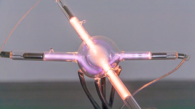 Artist Emilija Povilanskaitė captures the stellar process of helium ...