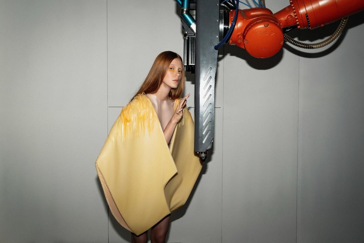 FRISSON: An auditory-responsive garment that mimics emotional shivers - Visual Atelier 8