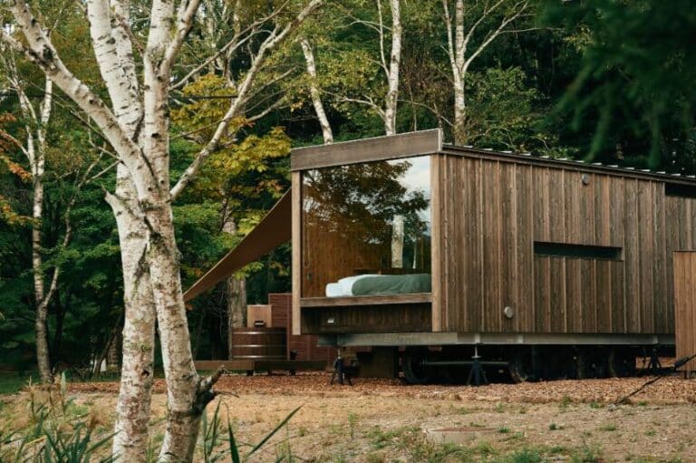 Earthboat Cave cabin shaped for quiet outdoor living | Visual Atelier 8