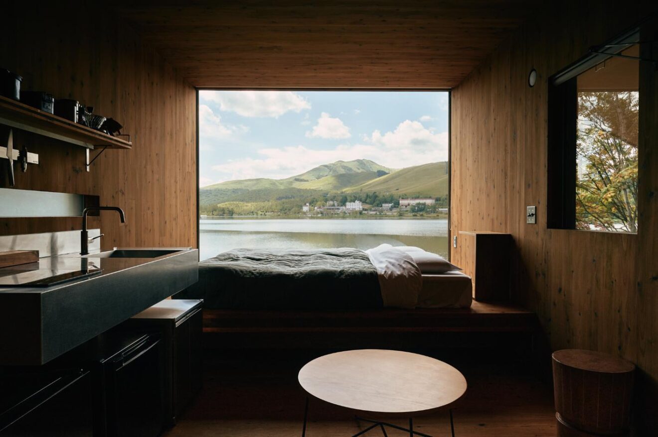 Earthboat Cave cabin shaped for quiet outdoor living | Visual Atelier 8